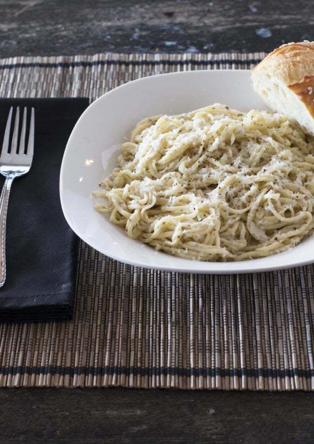 Cacio e Pepe with Black Pepper Pasta - Cake 'n Knife