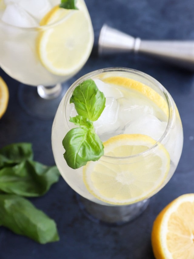 sparkling lemon basil cocktail | Cake 'n Knife