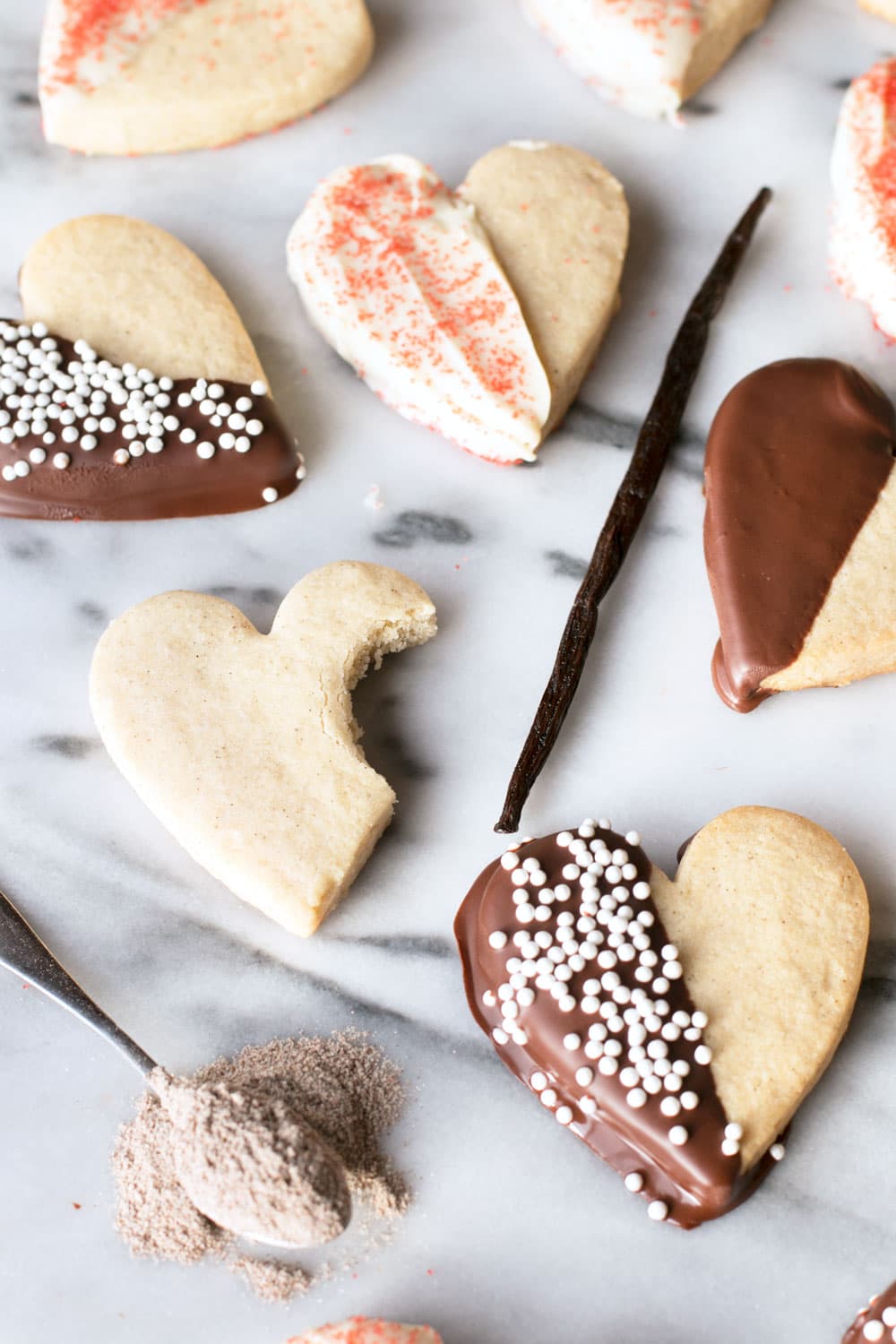 Vanilla Bean Cardamom Sugar Cookies | Cake 'n Knife