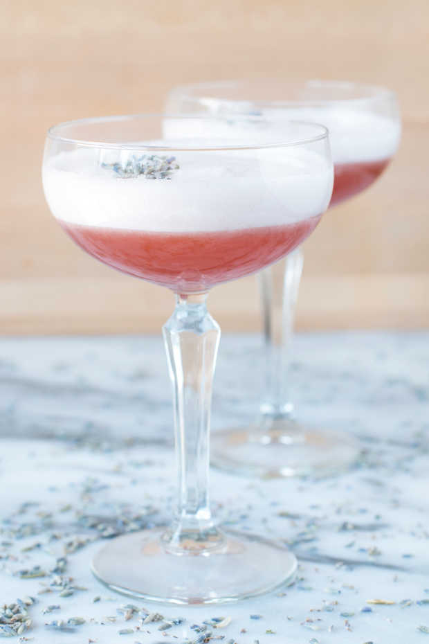 Lavender Rosé Royale Cocktail | Cake 'n Knife