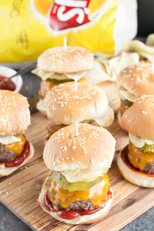 Crunch Cheeseburger Sliders Recipe | Cake 'n Knife