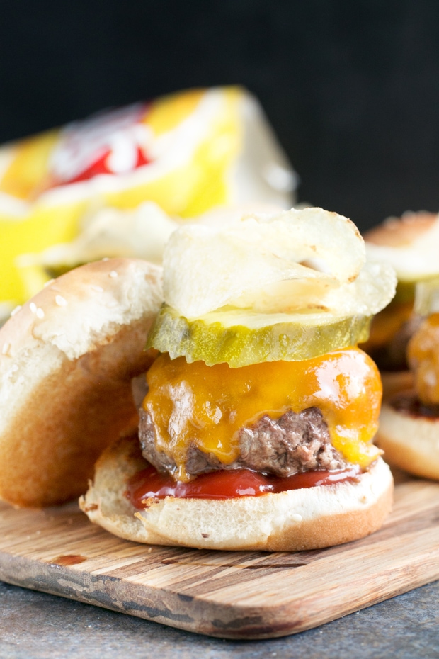 Crunch Cheeseburger Sliders Recipe | Cake 'n Knife