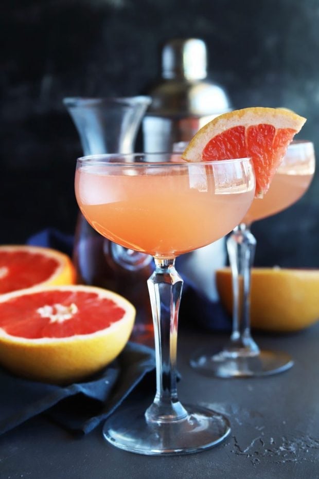 Sparkling Grapefruit Rosé Cocktail | Cake 'n Knife