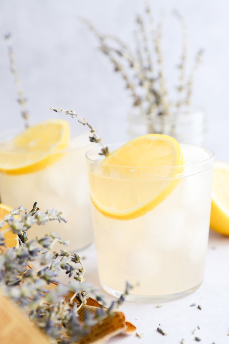 Lavender Lemonade Cocktail | Cake 'n Knife