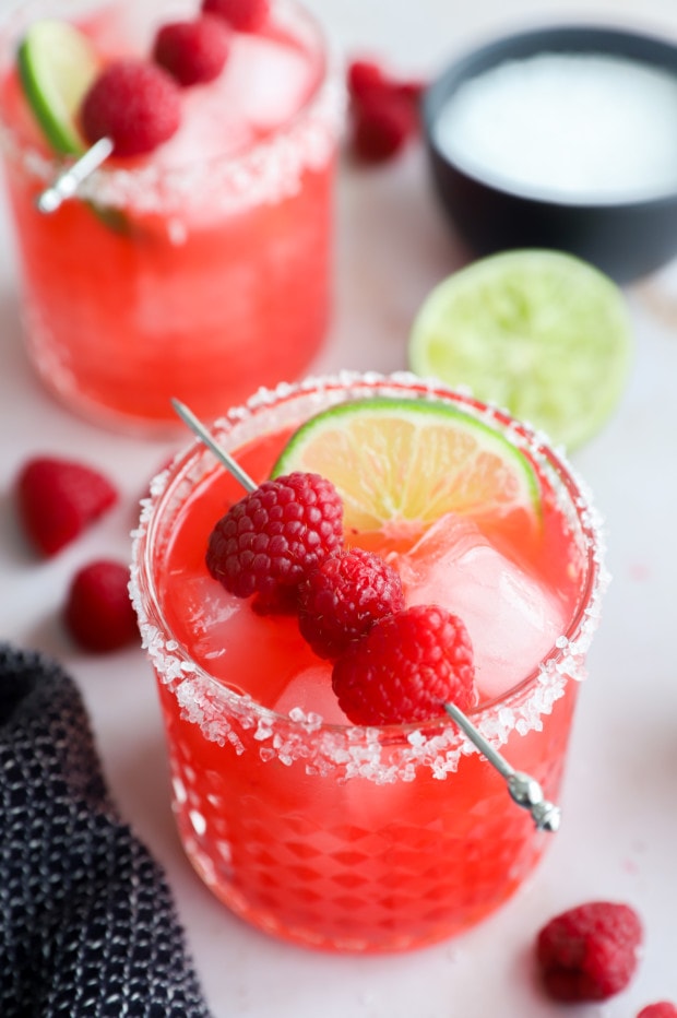 Refreshing 4-Ingredient Raspberry Margarita | Cake 'n Knife