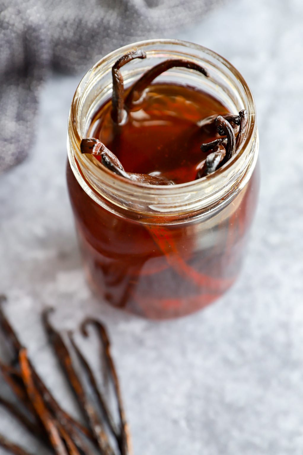 How to Make Homemade Vanilla Extract | Cake 'n Knife