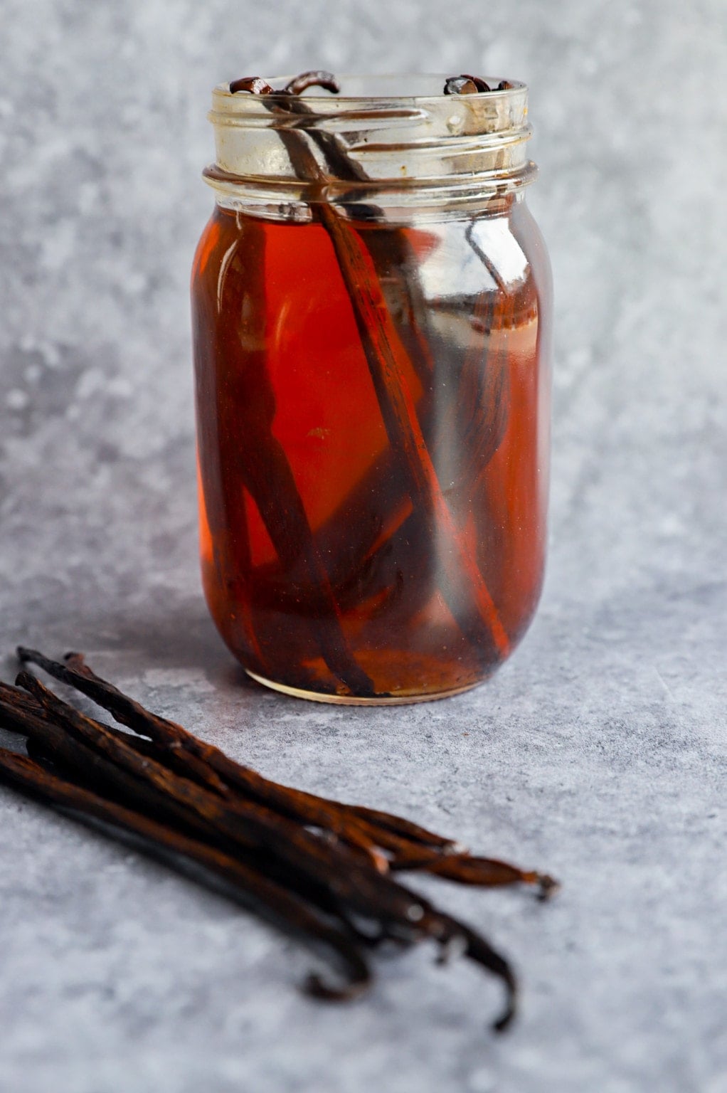 How to Make Homemade Vanilla Extract | Cake 'n Knife