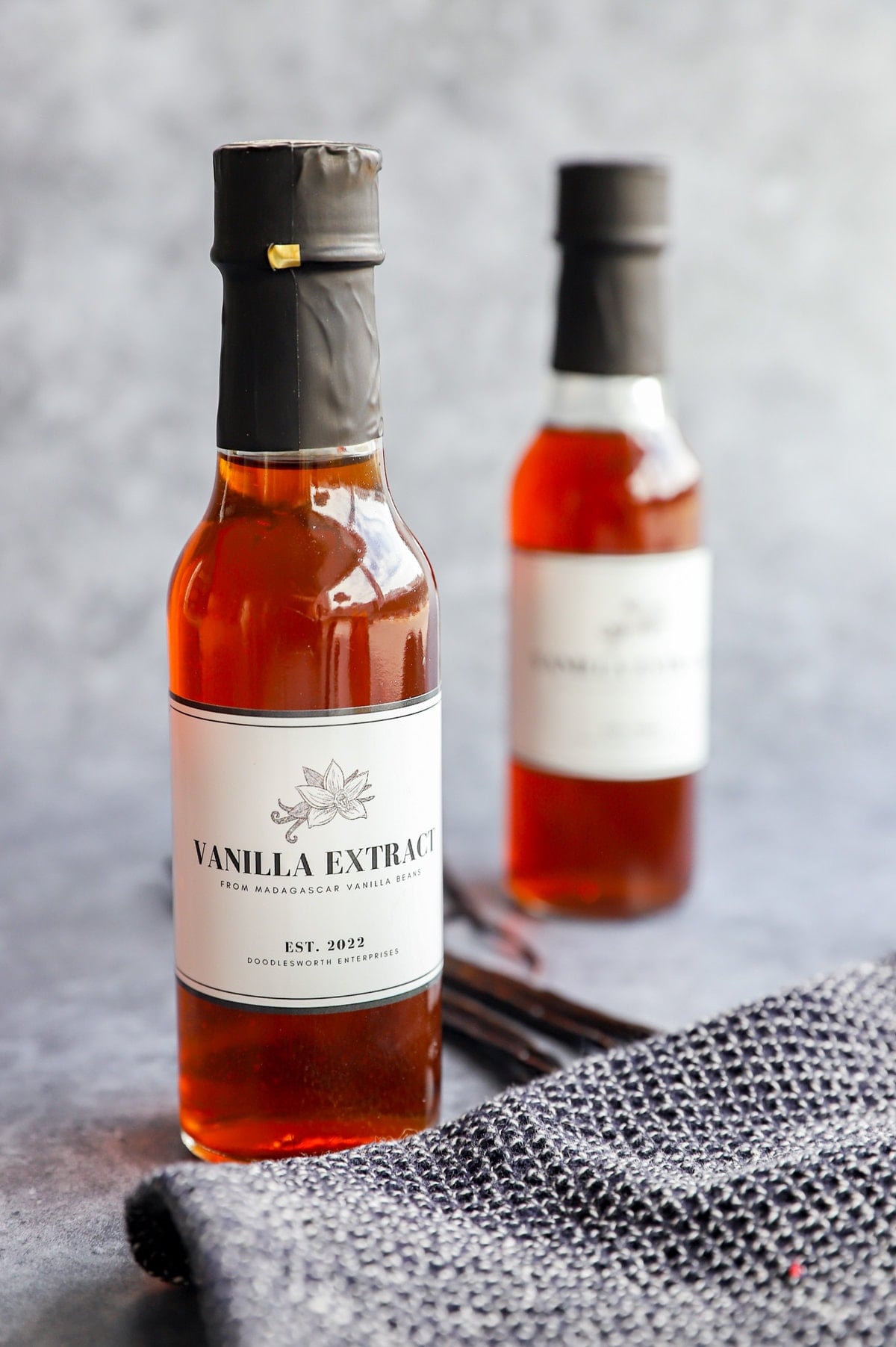 How to Make Homemade Vanilla Extract | Cake 'n Knife